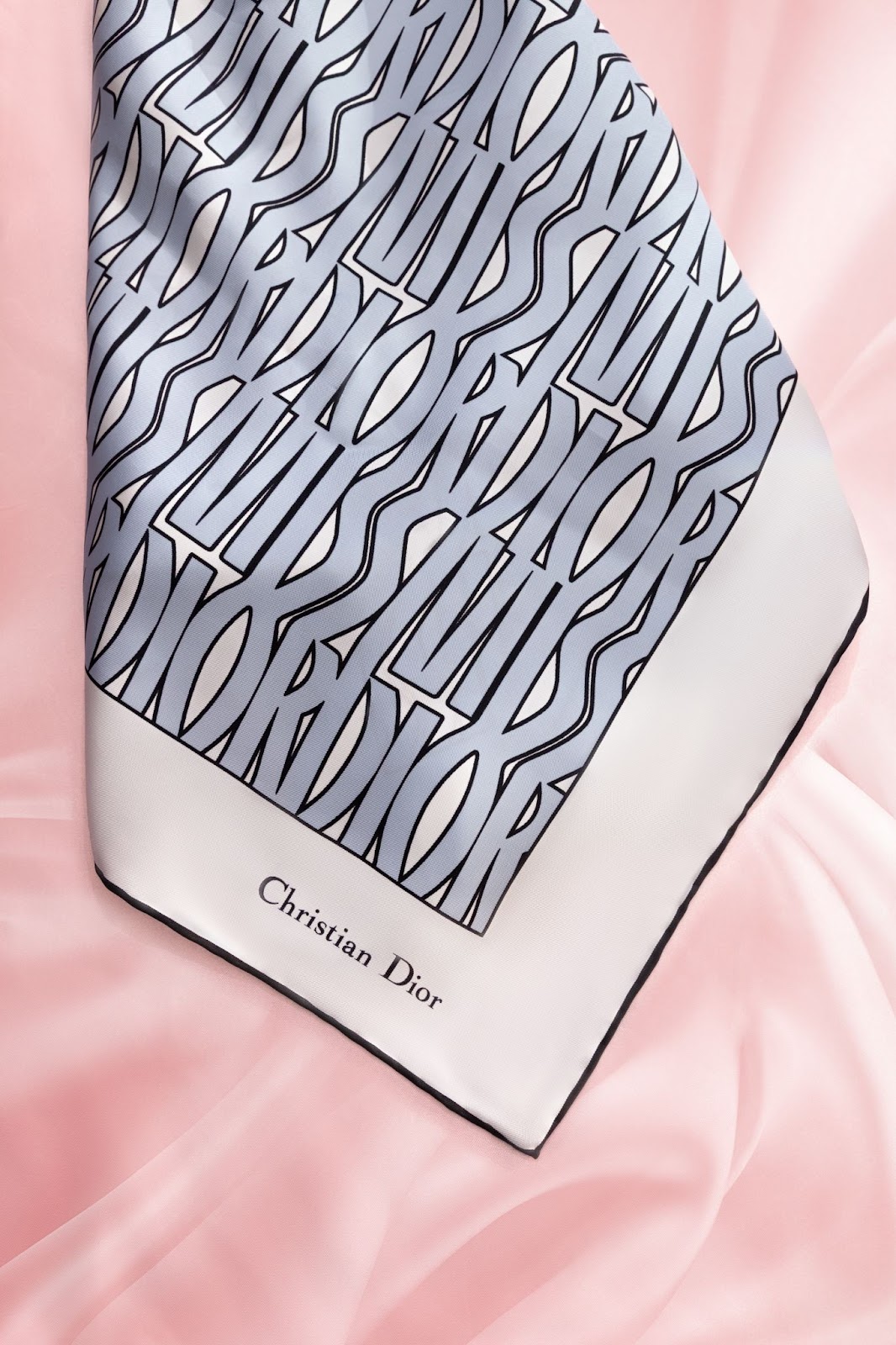 Огляд найкращих фільмів про Dior | kinowar.com